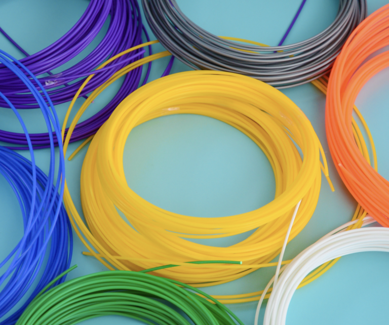 Comment choisir les bons matériaux pour vos projets d'impression 3D ? ⭐ - TH Industries